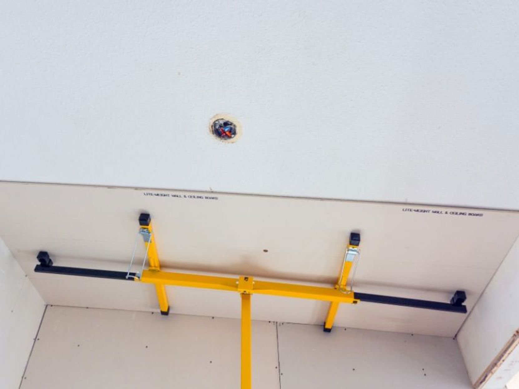 Super Simple Guide To Re-Lining A Room | Hirepool